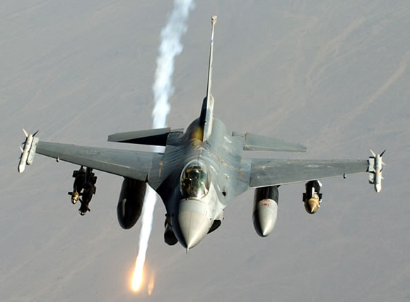 Military Photos F-16 Over Iraq