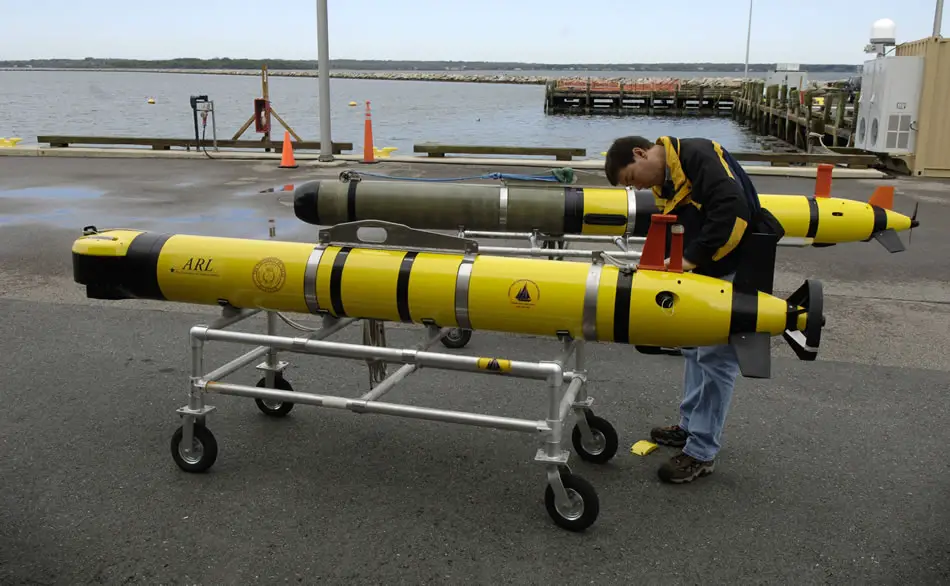 Military Photos REMUS 600